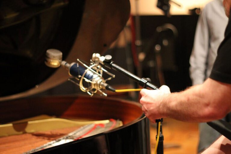 10 Reasons You Should Consider Going to Audio Engineering School - CRAS