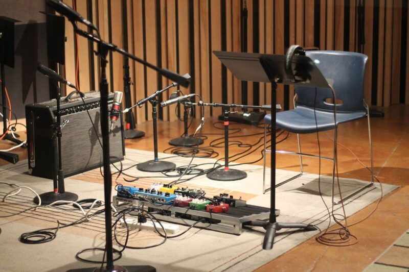 How to record an acoustic guitar - CRAS